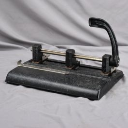 Master-Products-1325-Heavy-Duty-Hole-Punch