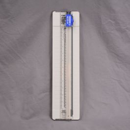 Carl-DC-100-Paper-Cutter