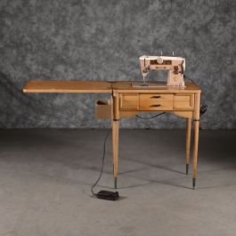Singer-1950s-Sewing-Machine-with-Flip-Top-Wooden-Table