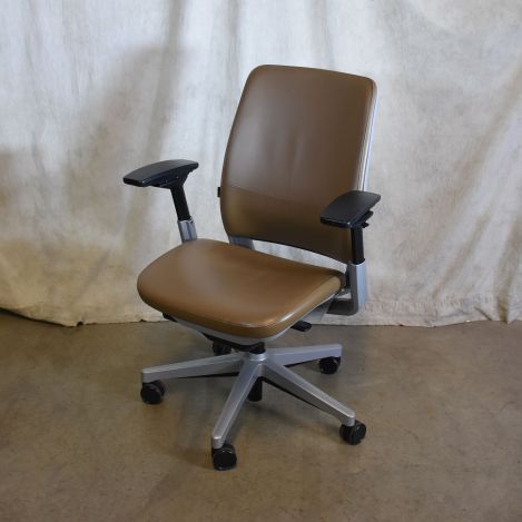 Steelcase-Amia-Office-Chair-5627-Graham-Vinyl-Adjustable-with-Arms ...