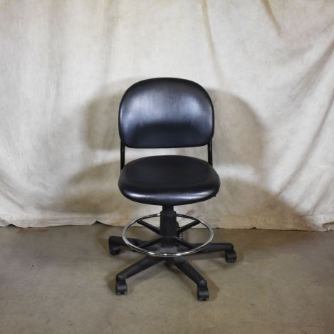 KI-Torsion-(Stool)-Stool-Black-Vinyl-Adjustable-No-Arms-with-Wheels