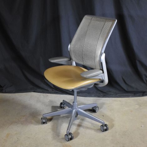 Humanscale-Office-Chair-Brown-Vinyl-Adjustable-with-Arms-with-Wheels
