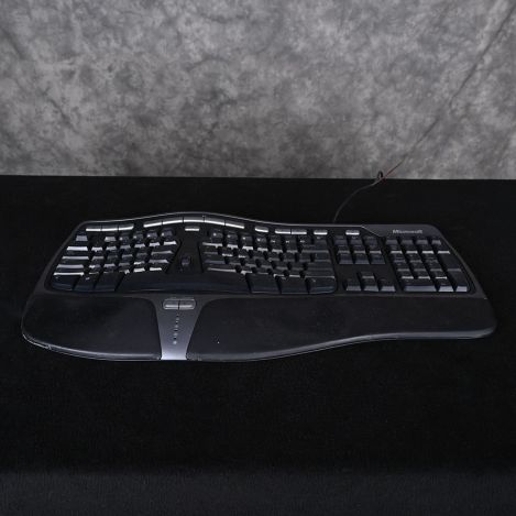 Microsoft-4000-v1.0-Ergonomic-Wired-Keyboard