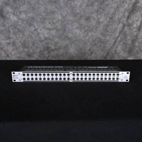 Behringer-PX3000-Patch-Bay