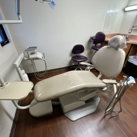Dental-Operatory-Set-with-One-(1)-Chair-with-Delivery-Unit-&-Two-(2)-Stools